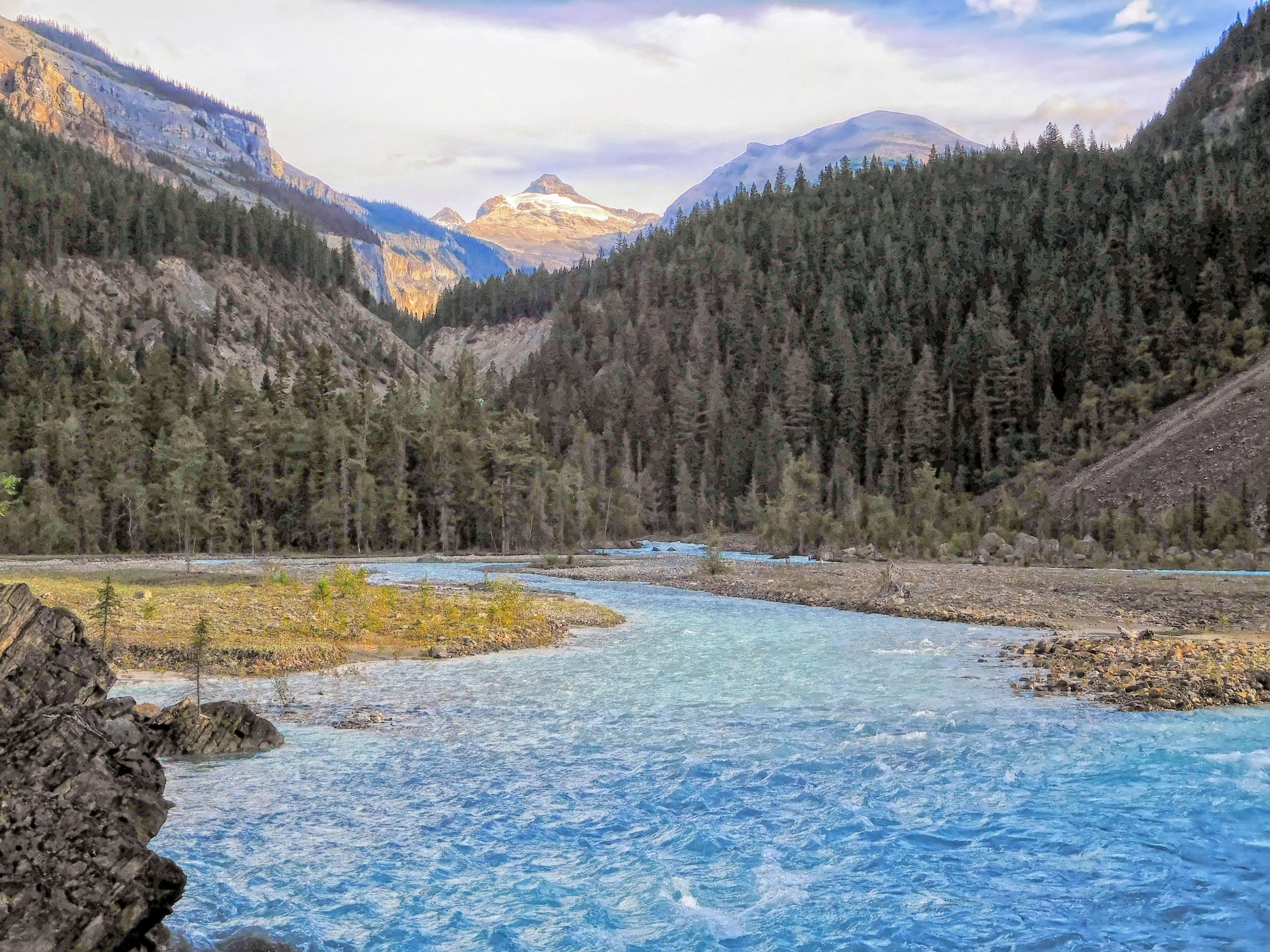 Hiking "The Berg Lake Trail", Mount Robson Provincial Park