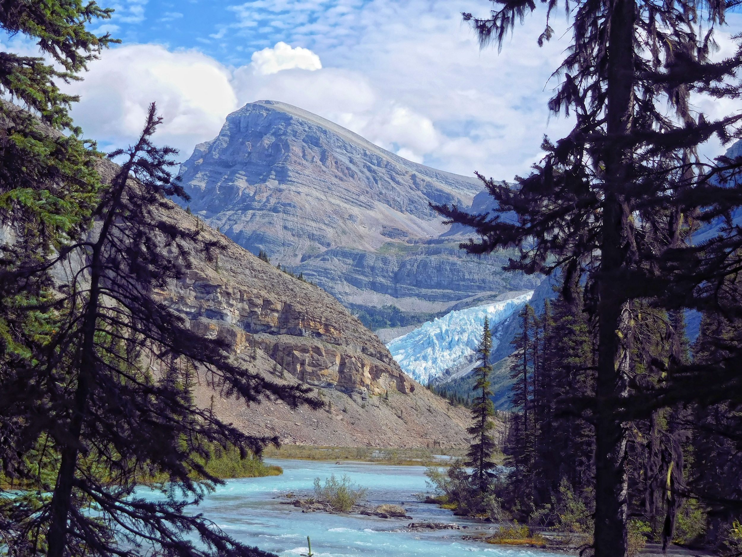Hiking "The Berg Lake Trail", Mount Robson Provincial Park