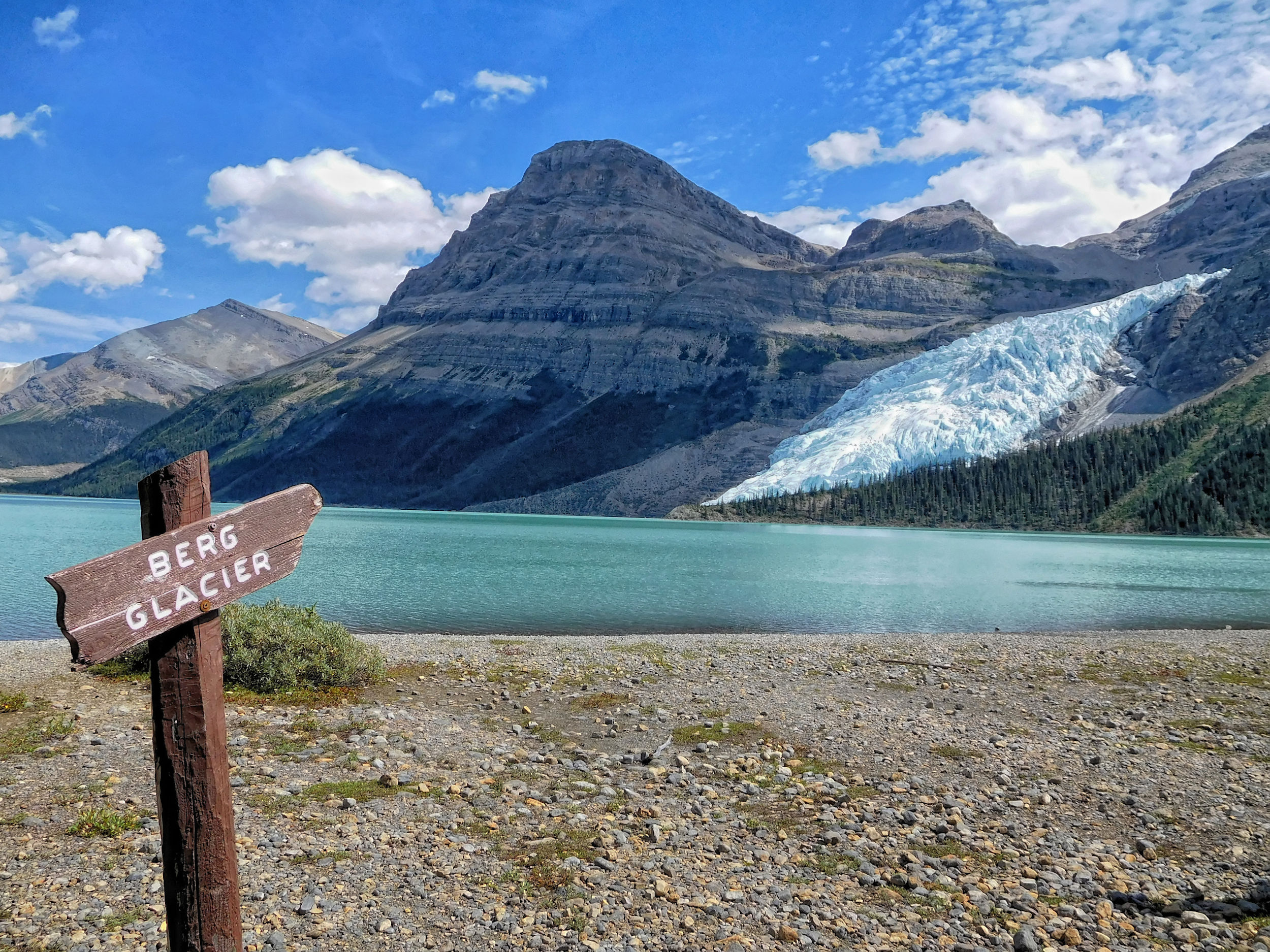 Hiking "The Berg Lake Trail", Mount Robson Provincial Park
