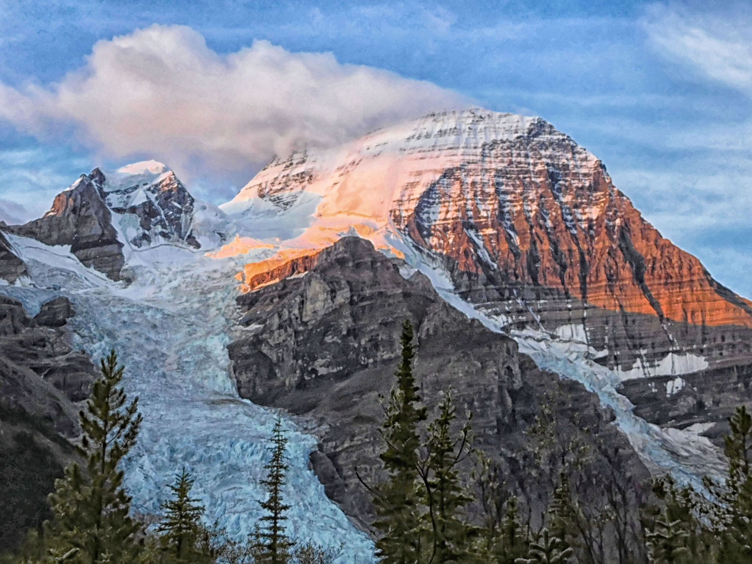 Hiking "The Berg Lake Trail", Mount Robson Provincial Park