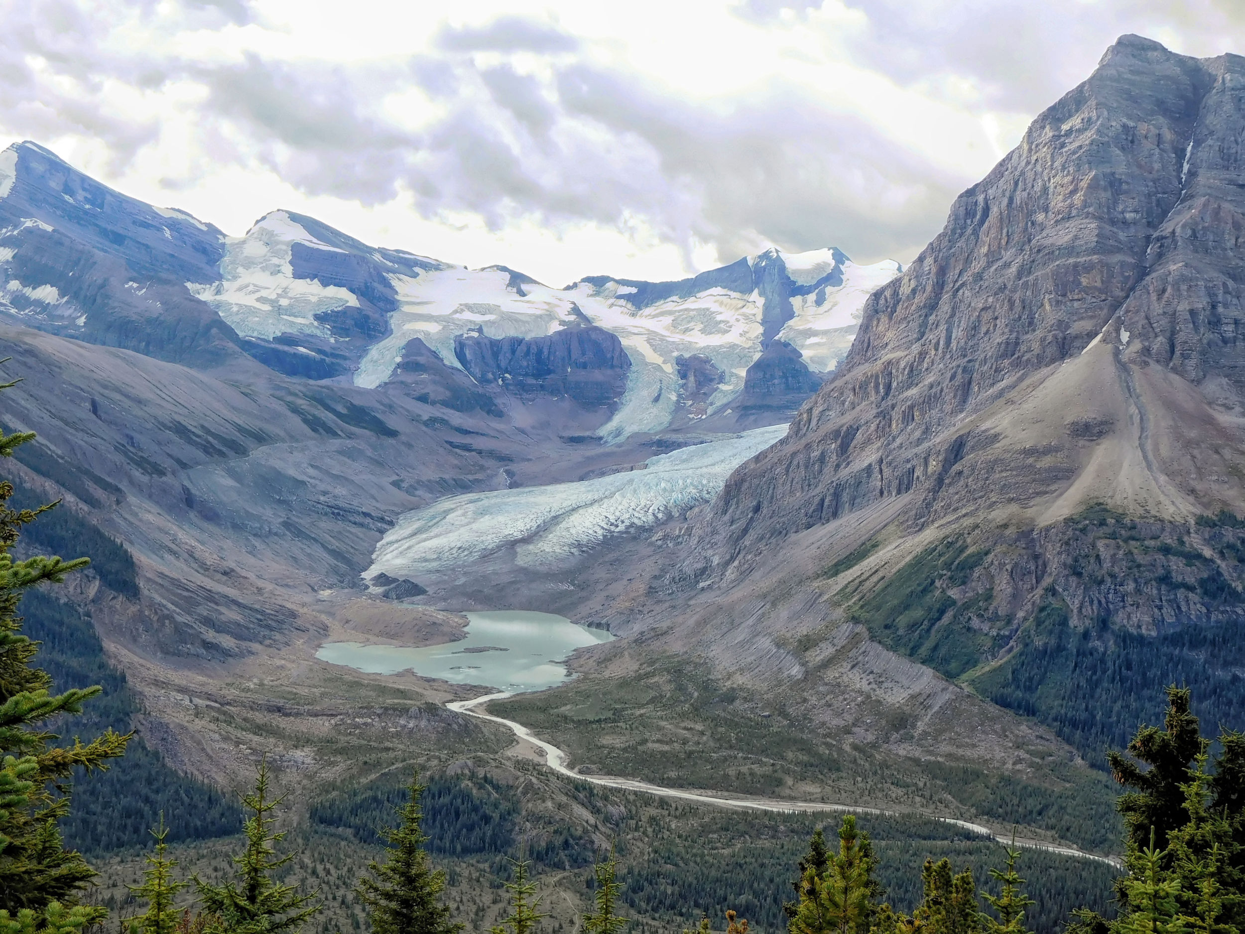 Hiking "The Berg Lake Trail", Mount Robson Provincial Park